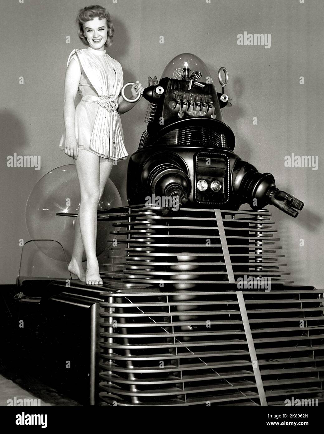 Anne Francis, Robby the Robot, "Forbidden Planet" (1956) MGM. File ...