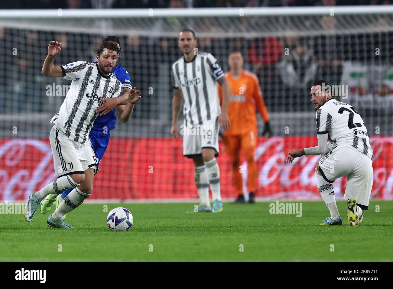 Turin, Italy. 21st Oct 2022. Manuel Locatelli of Juventus Fc controls ...