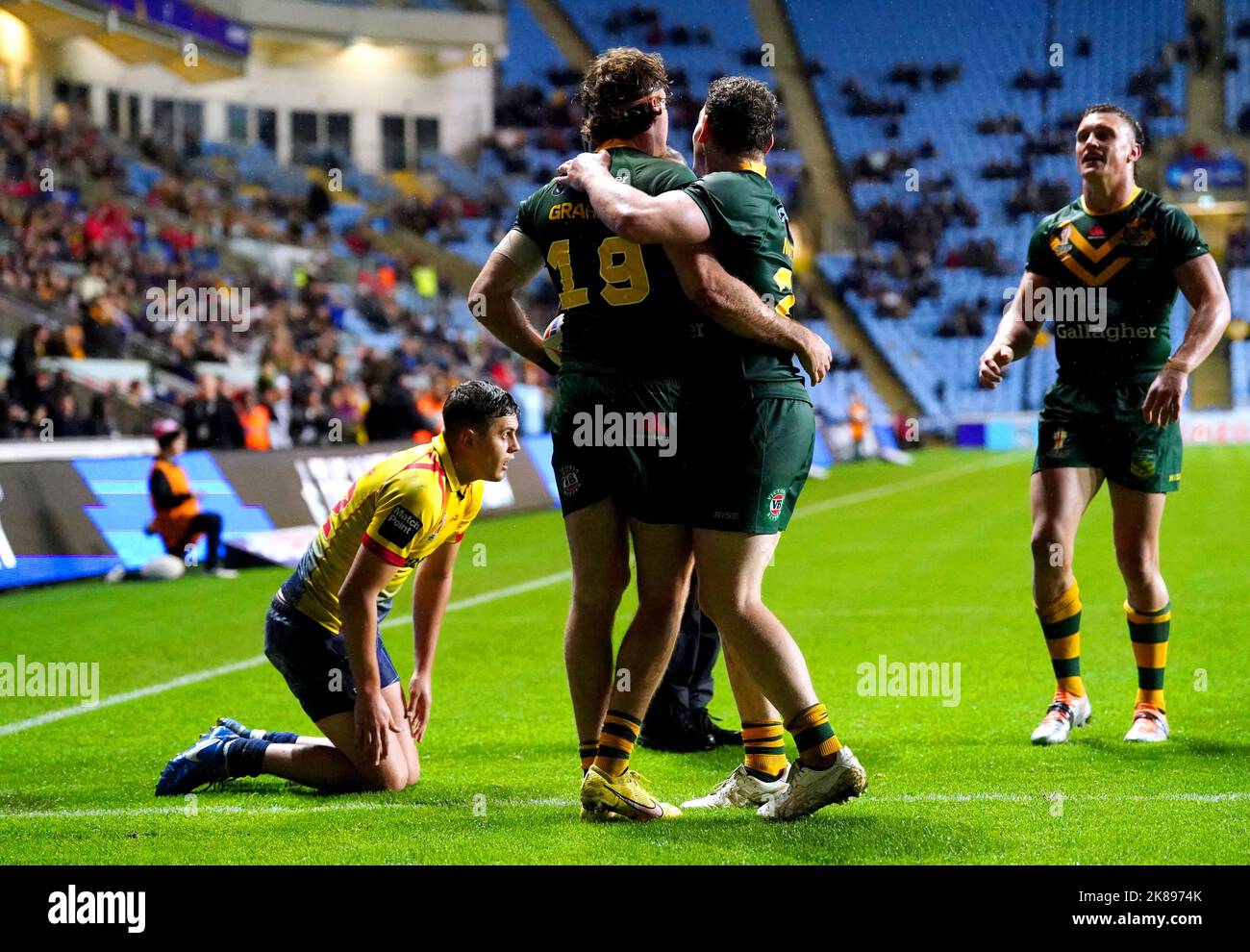 Australia's Campbell Graham celebrates with his team-mates after ...