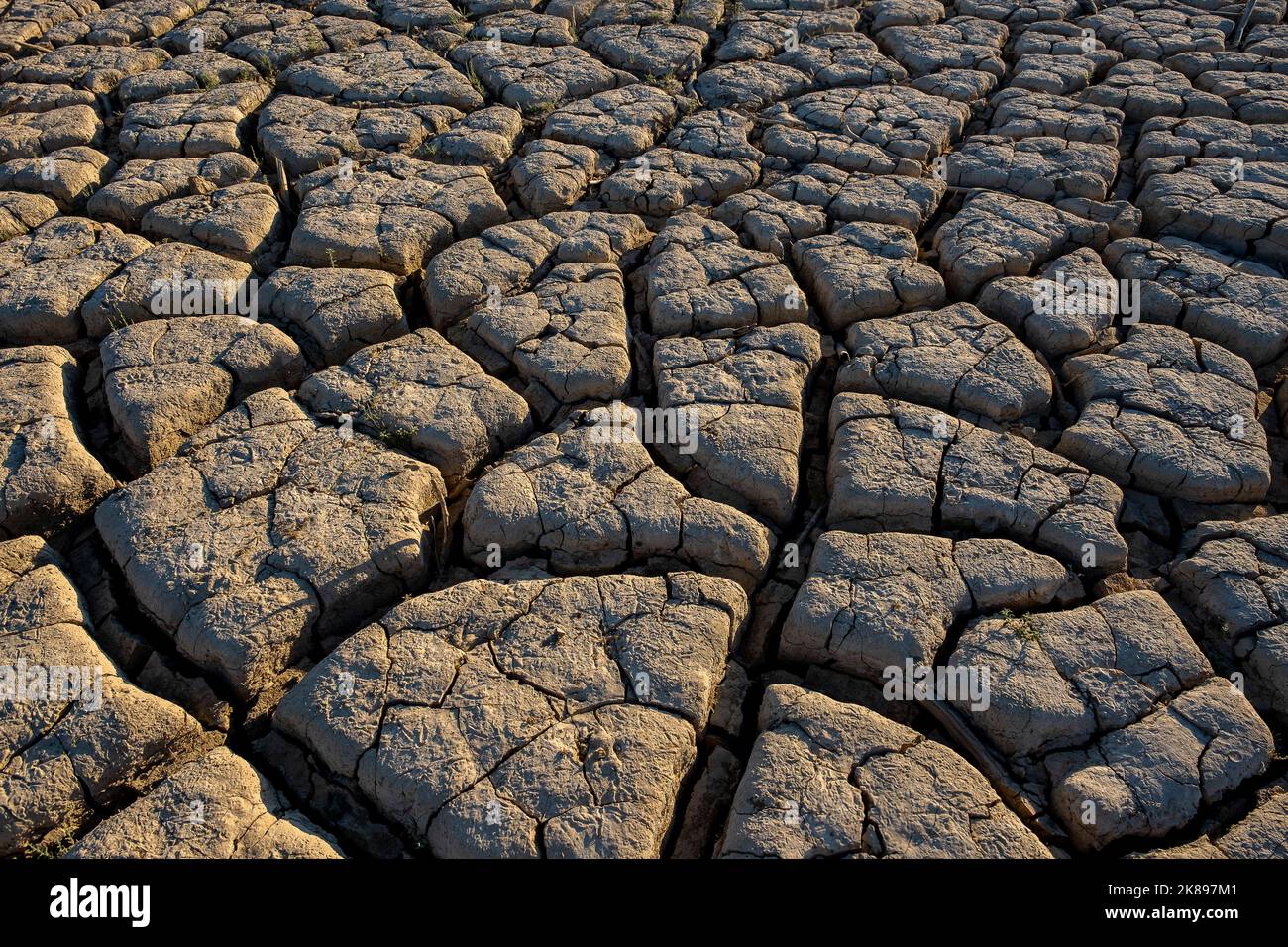 Dry reservoir of La Vinuela, reservoir declared dead due to lack of ...