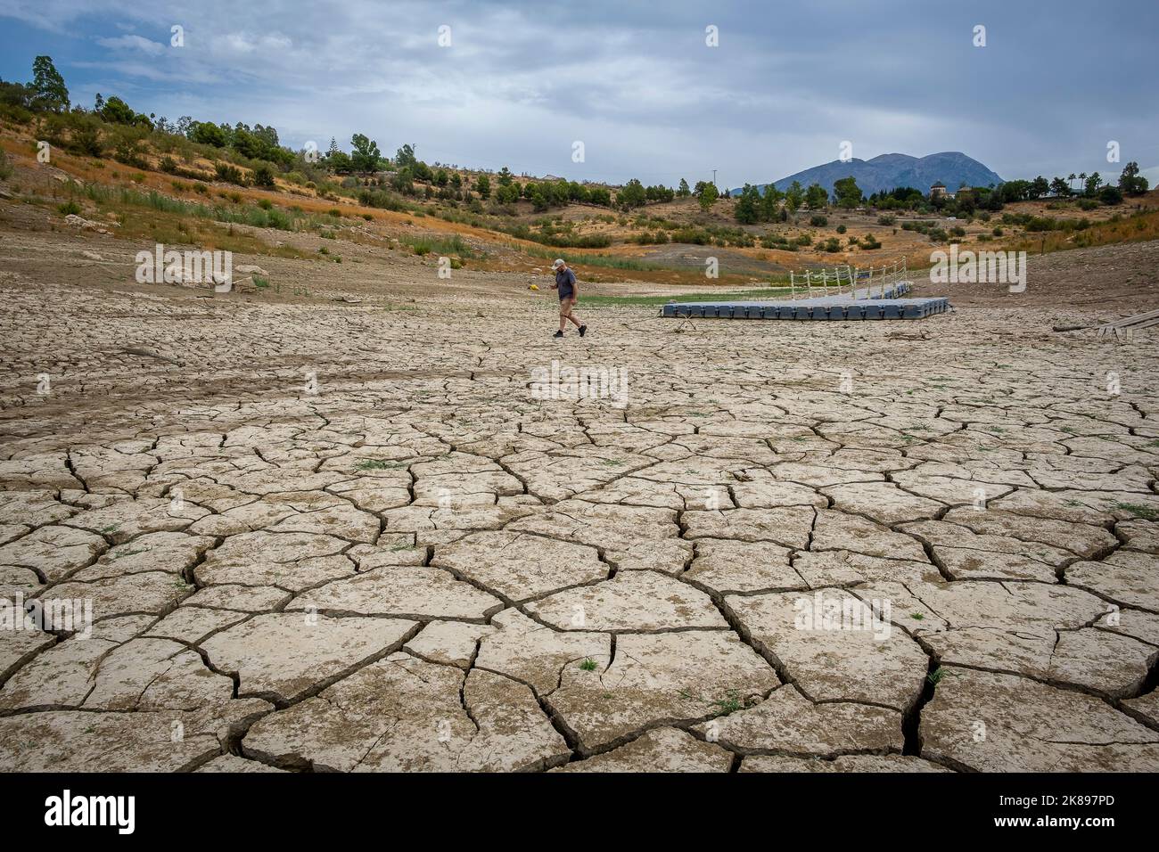 Dry reservoir of La Vinuela, reservoir declared dead due to lack of ...