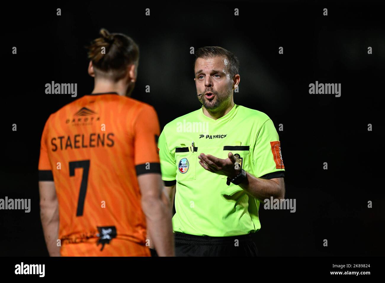 Deinze's Alessio Staelens and referee Ken Vermeiren in discussion ...