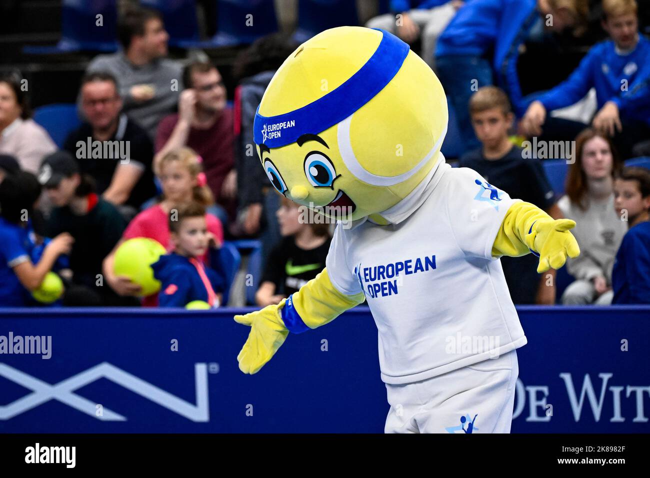 Tennis mascot hi-res stock photography and images - Alamy