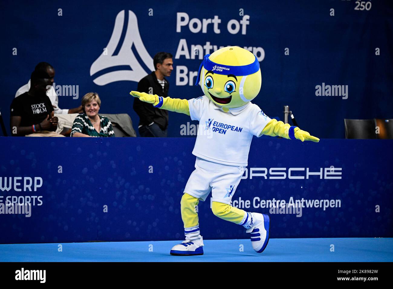 Tournament mascot hi-res stock photography and images - Alamy