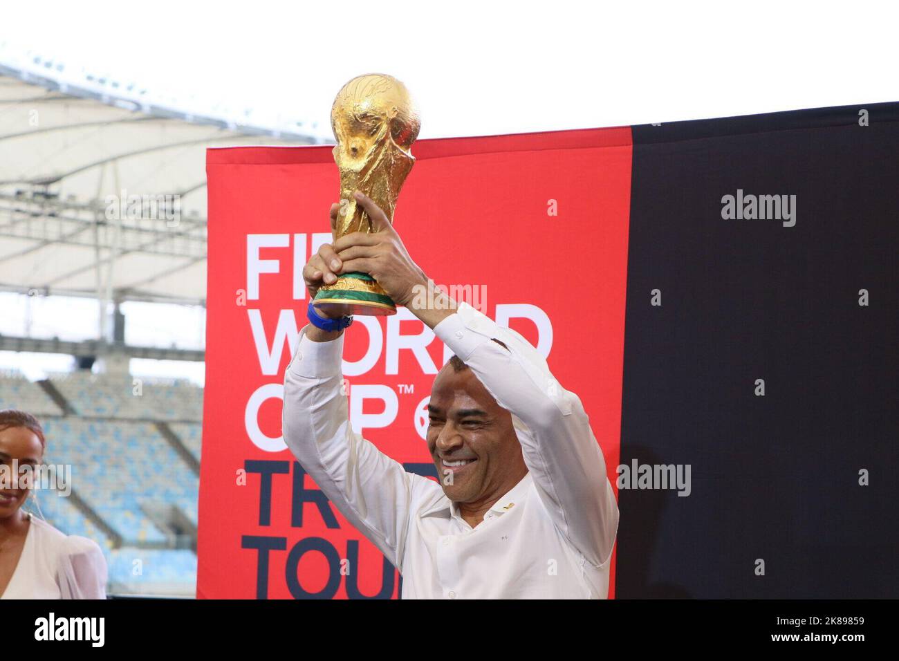 Cafu brazil trophy hi-res stock photography and images - Alamy