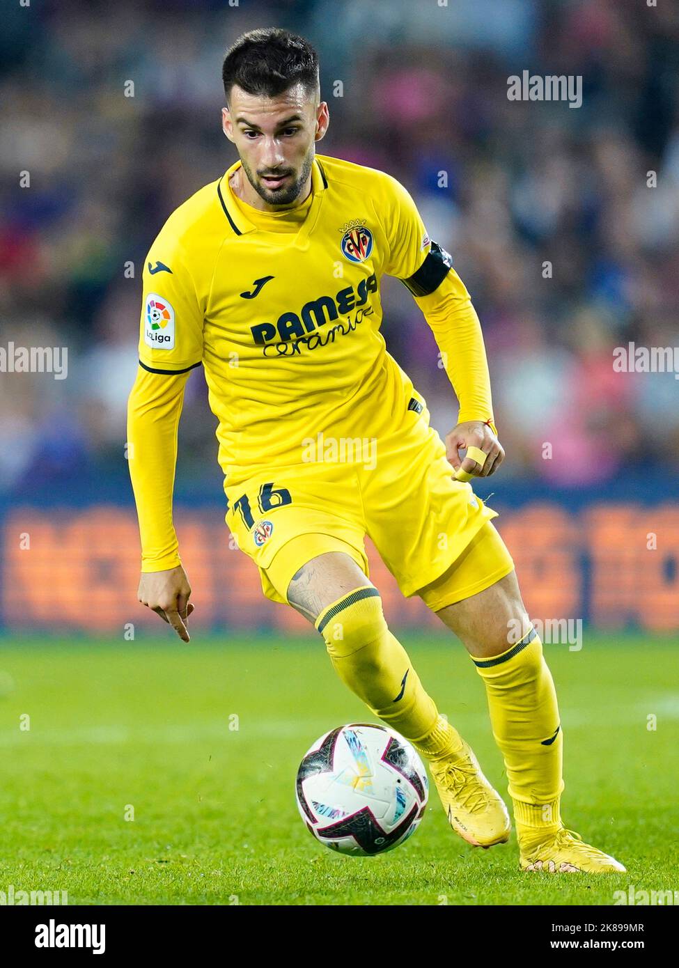 Alex Baena of Villarreal during the La Liga match between FC Barcelona ...