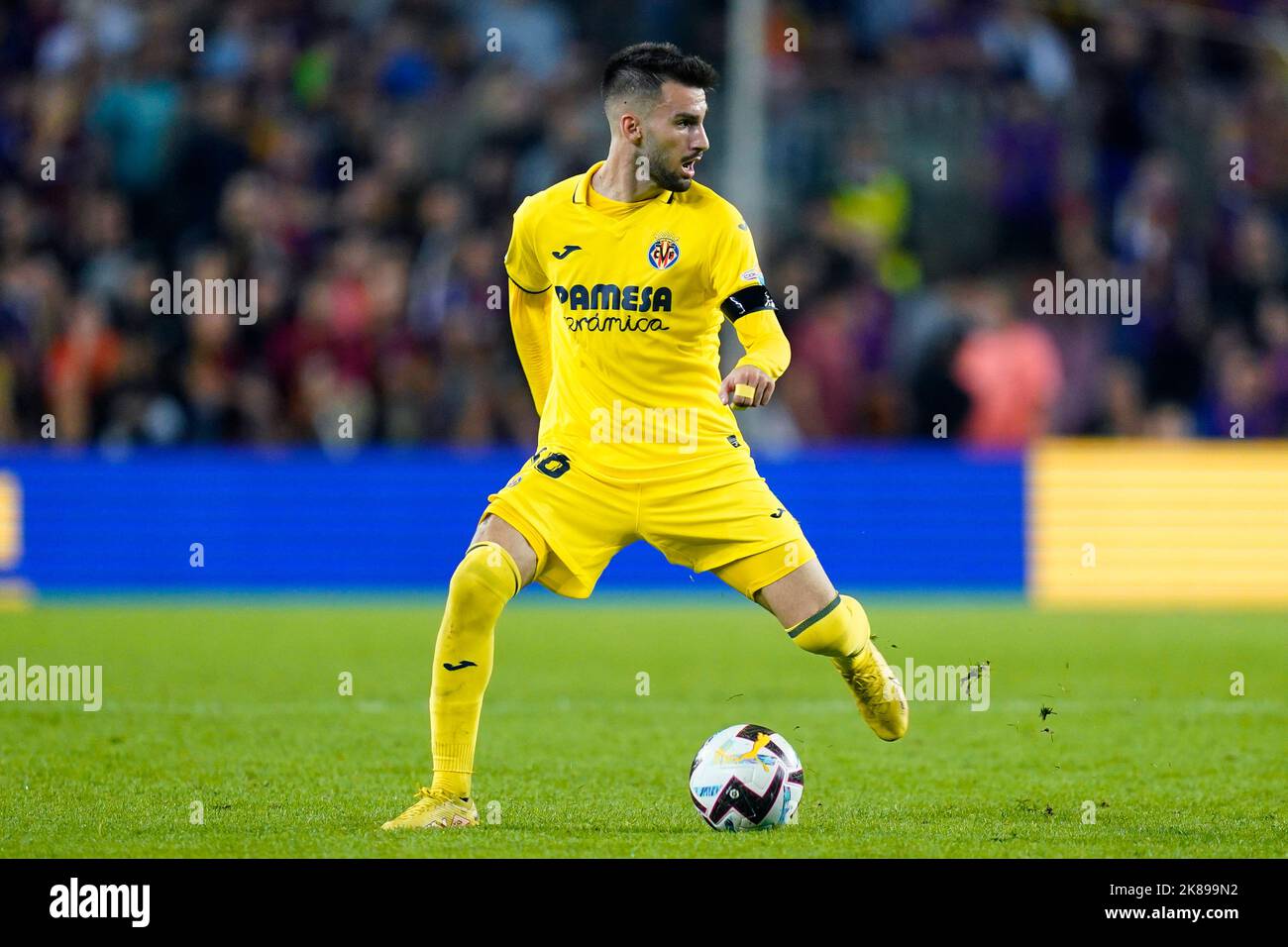 Alex Baena of Villarreal during the La Liga match between FC Barcelona ...