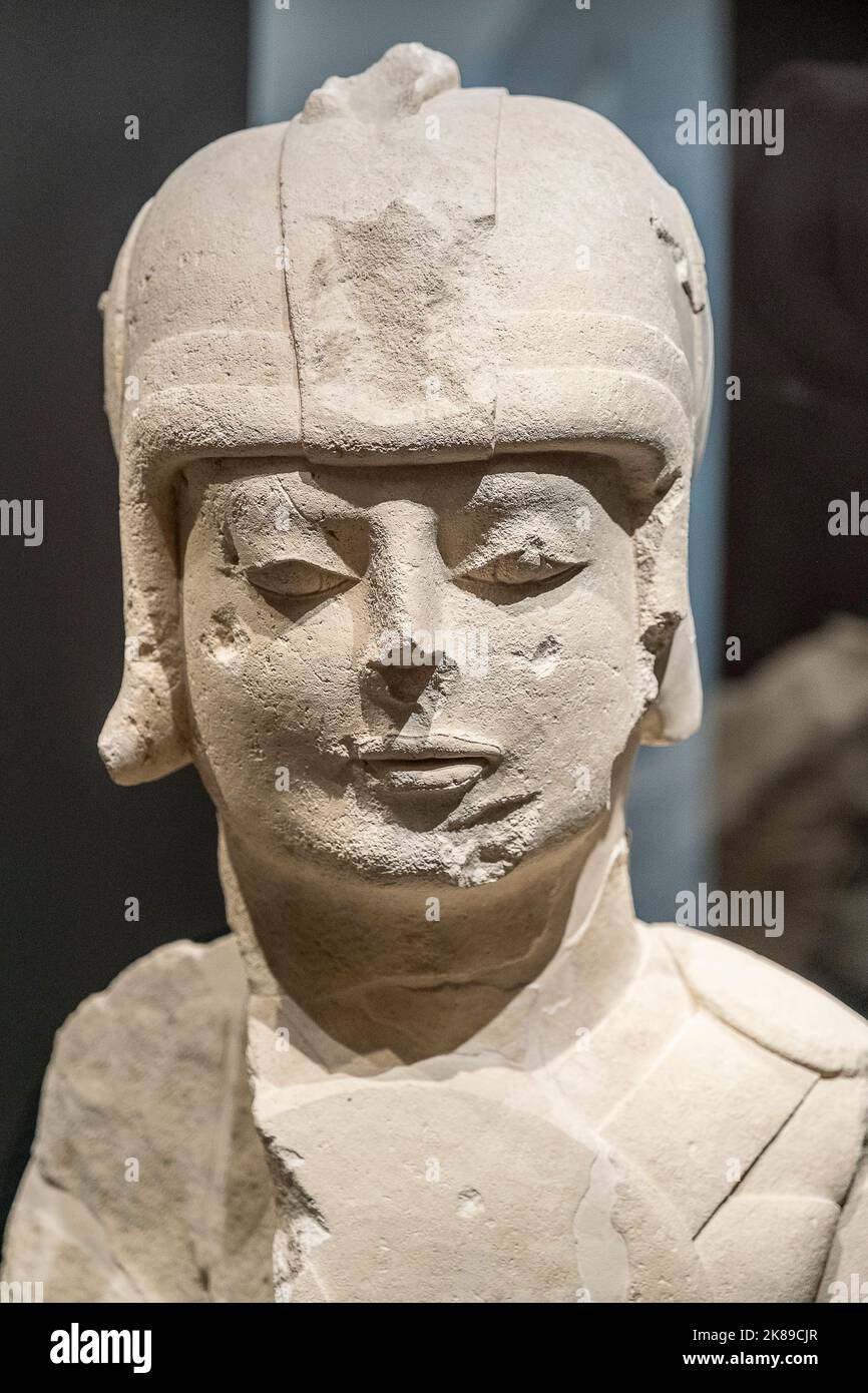 El guerrero de la doble armadura hi-res stock photography and images ...