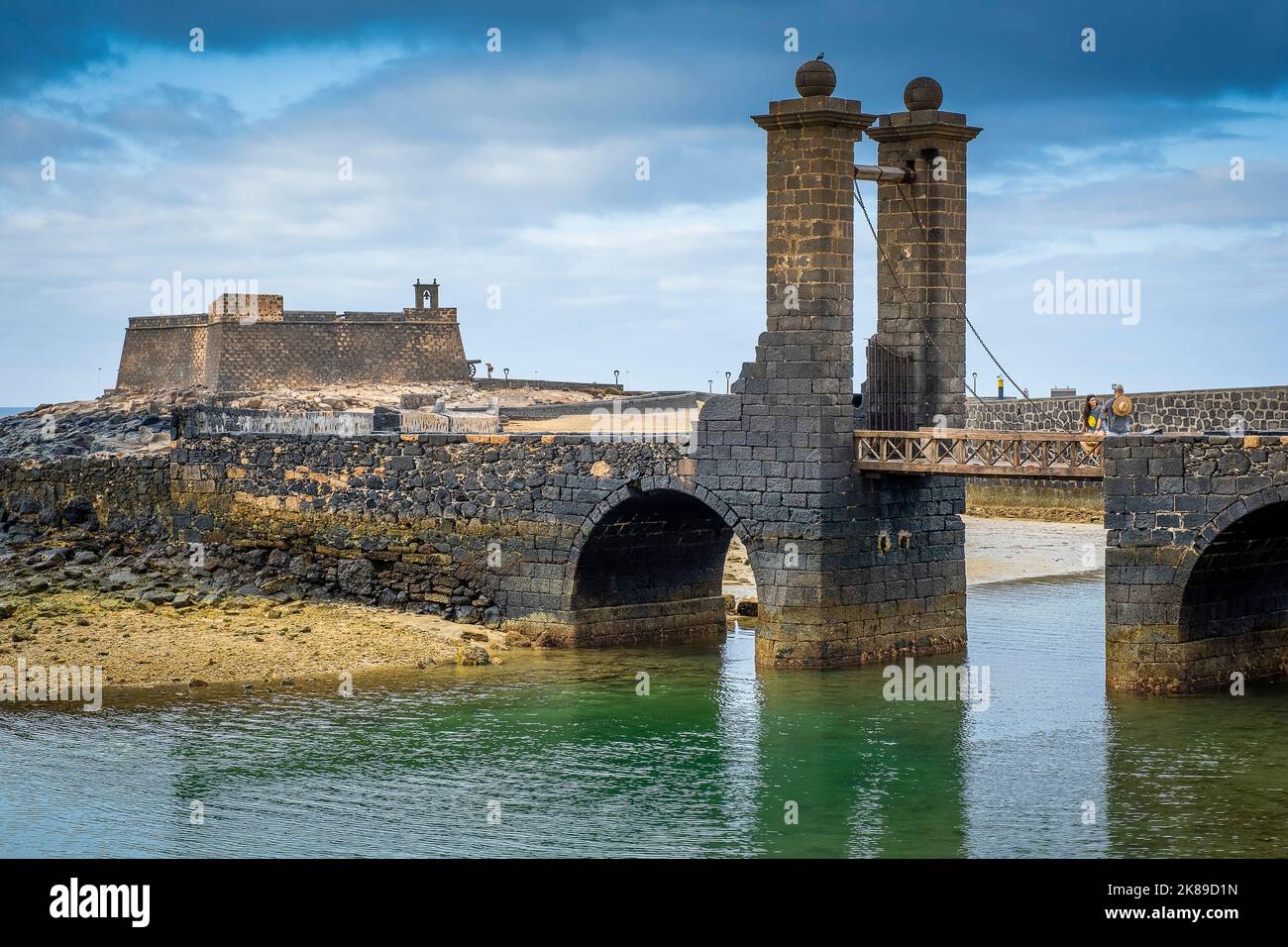 Puente de Las Bolas bridge and Castillo de San Gabriel castle ...