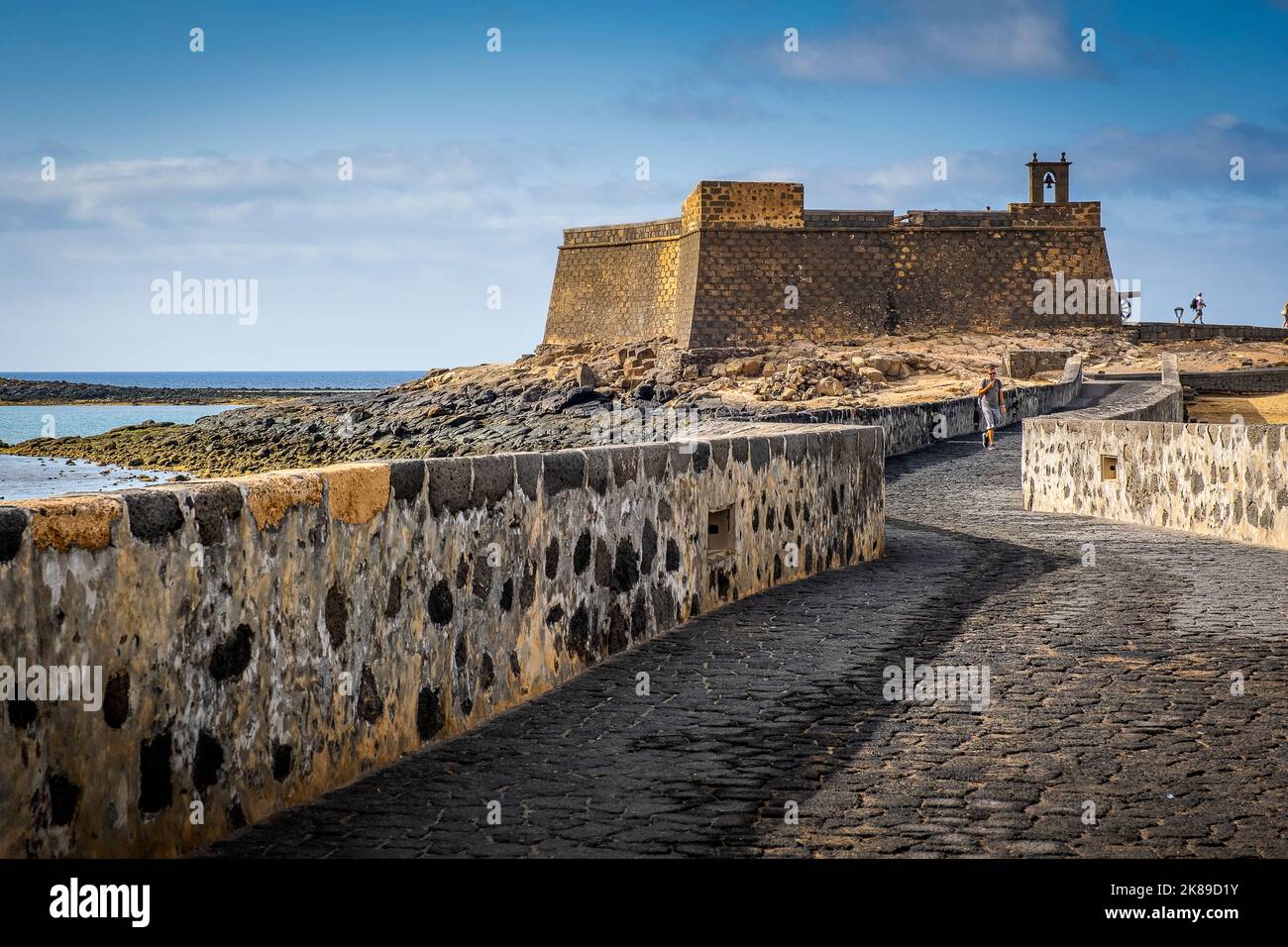 Puente de Las Bolas bridge and Castillo de San Gabriel castle ...