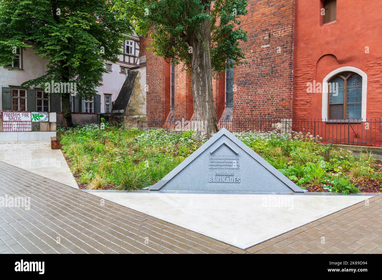 Barricades memorial hi-res stock photography and images - Alamy