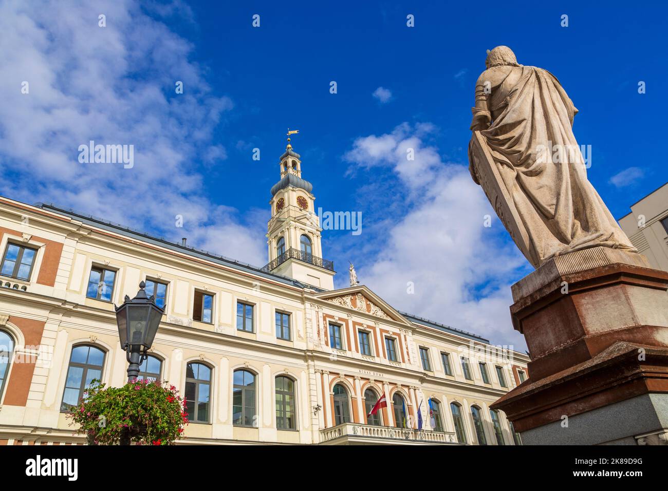 St. Roland Statue & Town Hall, Old Town Riga, Latvia, Europe Stock ...