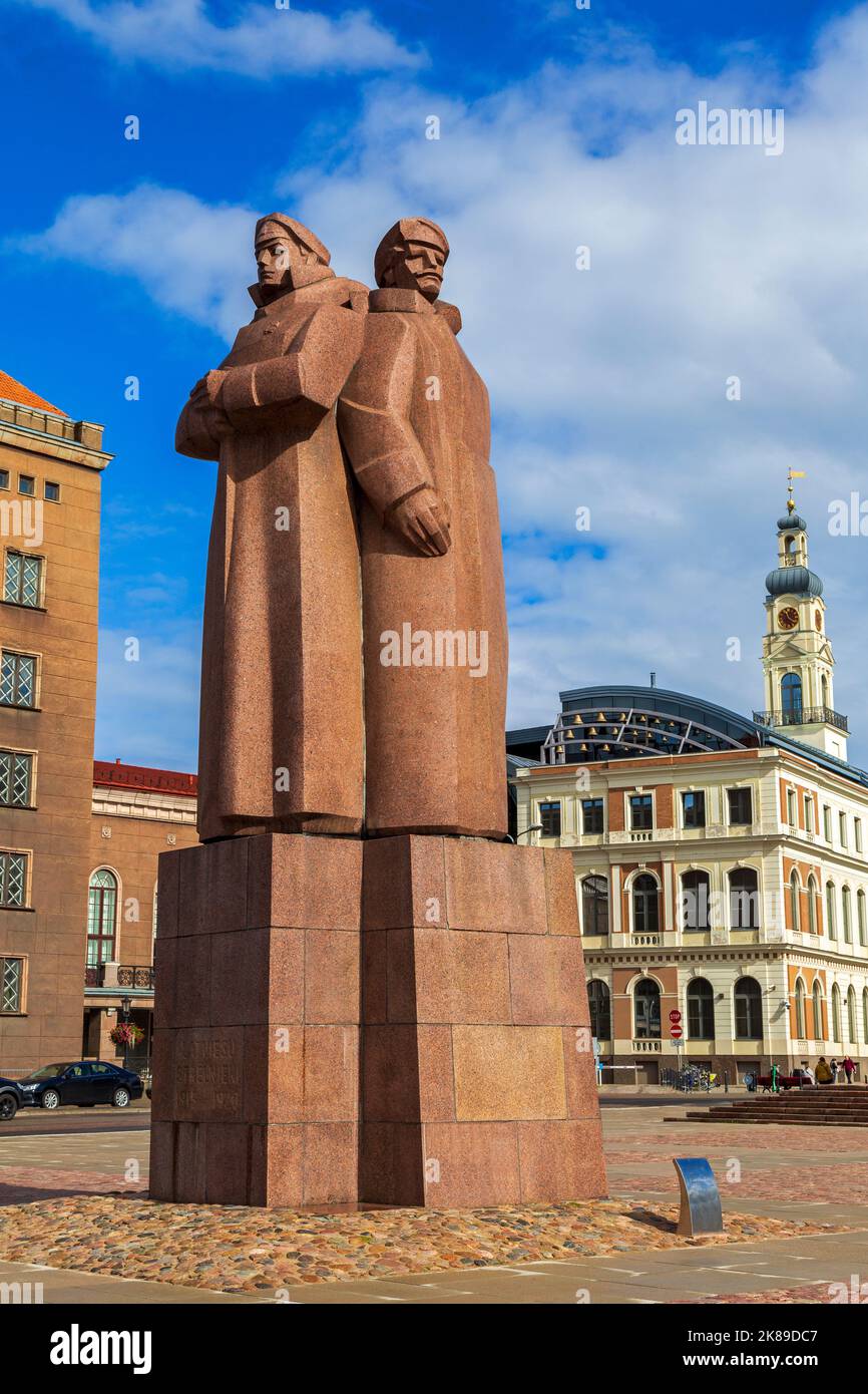 Latvian Riflemen statue, Old Town Riga, Latvia, Europe Stock Photo - Alamy