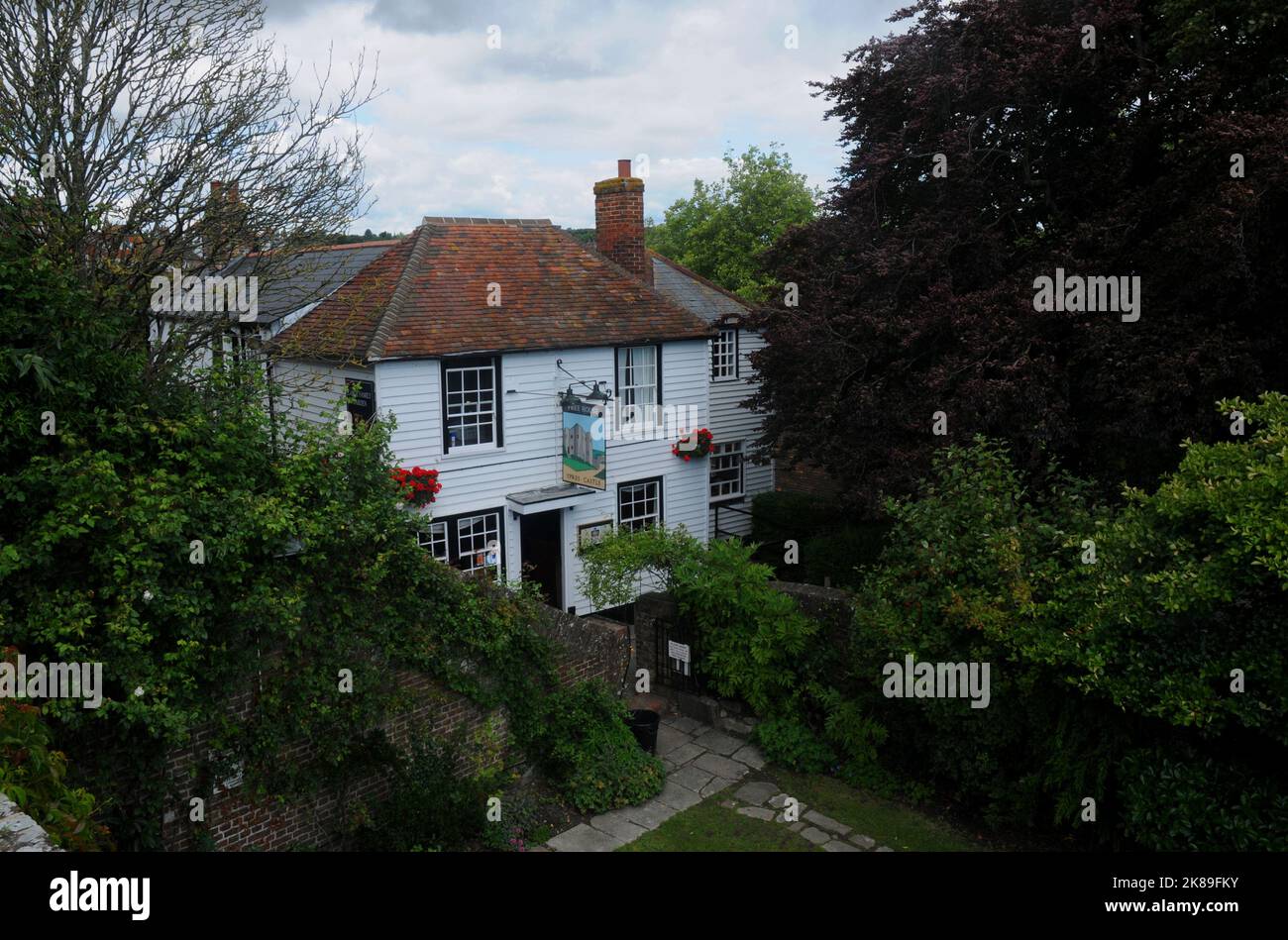 THE YPRES CASTLE PUB, RYE, EAST SUSSEX. PIC MIKE WALKER,2011 Stock ...
