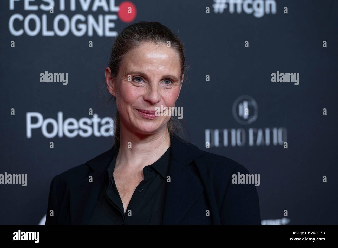 Cologne, Deutschland. 21st Oct, 2022. Julia JAEGER, Jager, actress, red ...