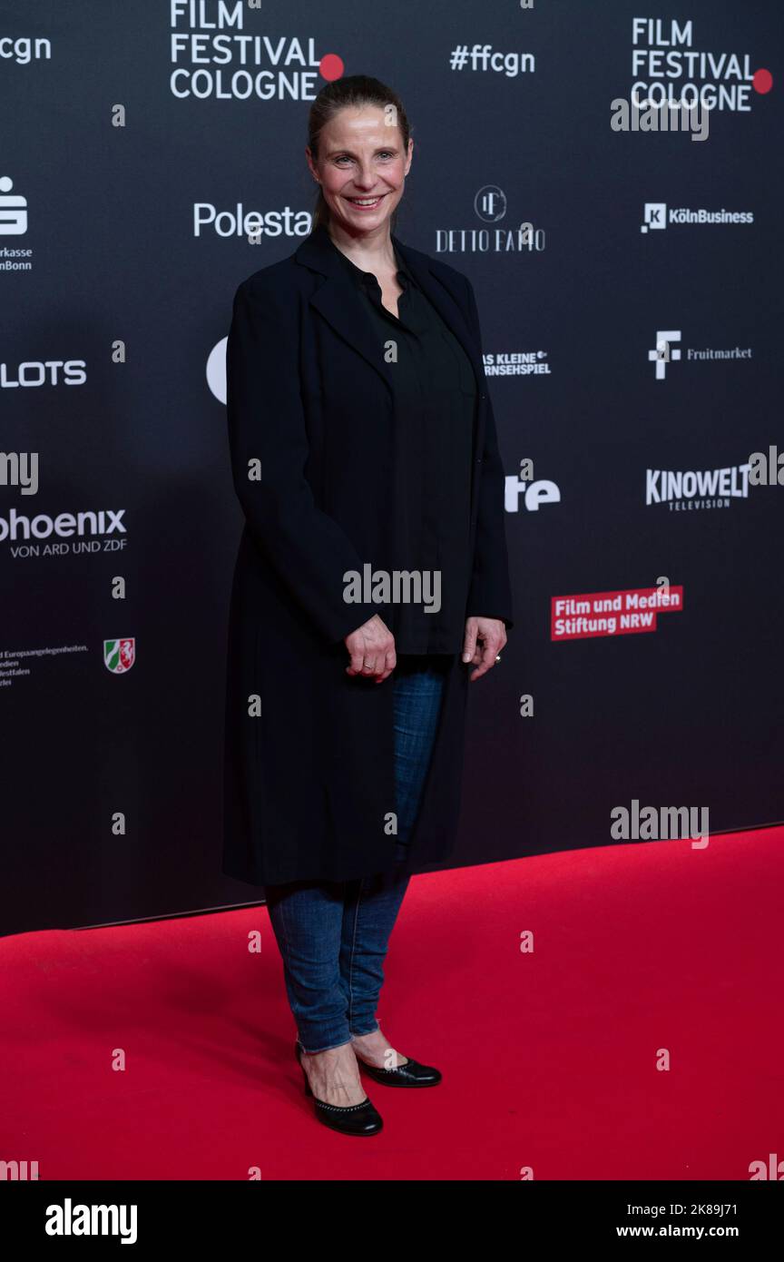 Cologne, Deutschland. 21st Oct, 2022. Julia JAEGER, Jager, actress, red ...