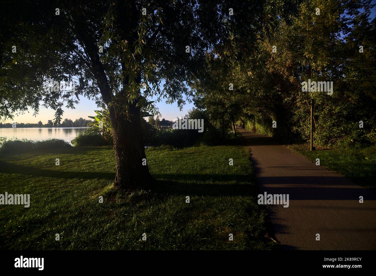 Paved riverside path or pathway hi-res stock photography and images - Alamy