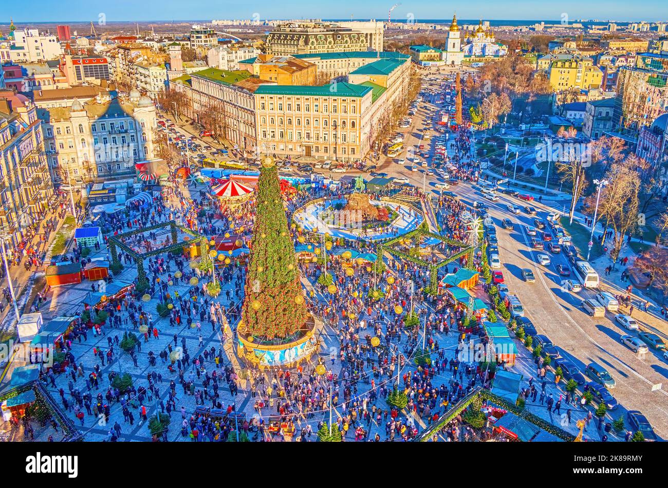 KYIV, UKRAINE - JANUARY 2, 2022: The main Christmas Tree amid the ...