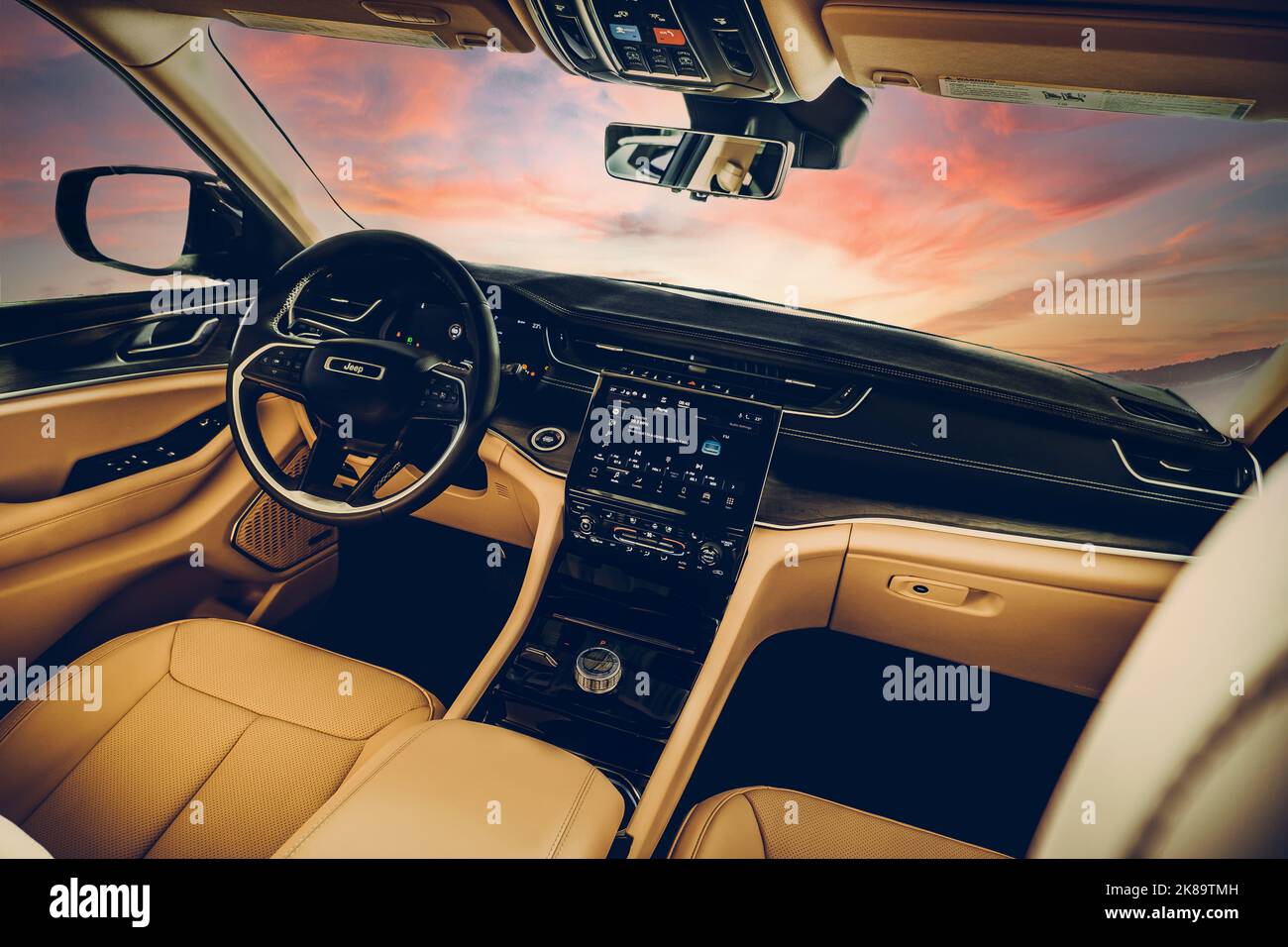 Jeep grand cherokee interior hi-res stock photography and images - Alamy