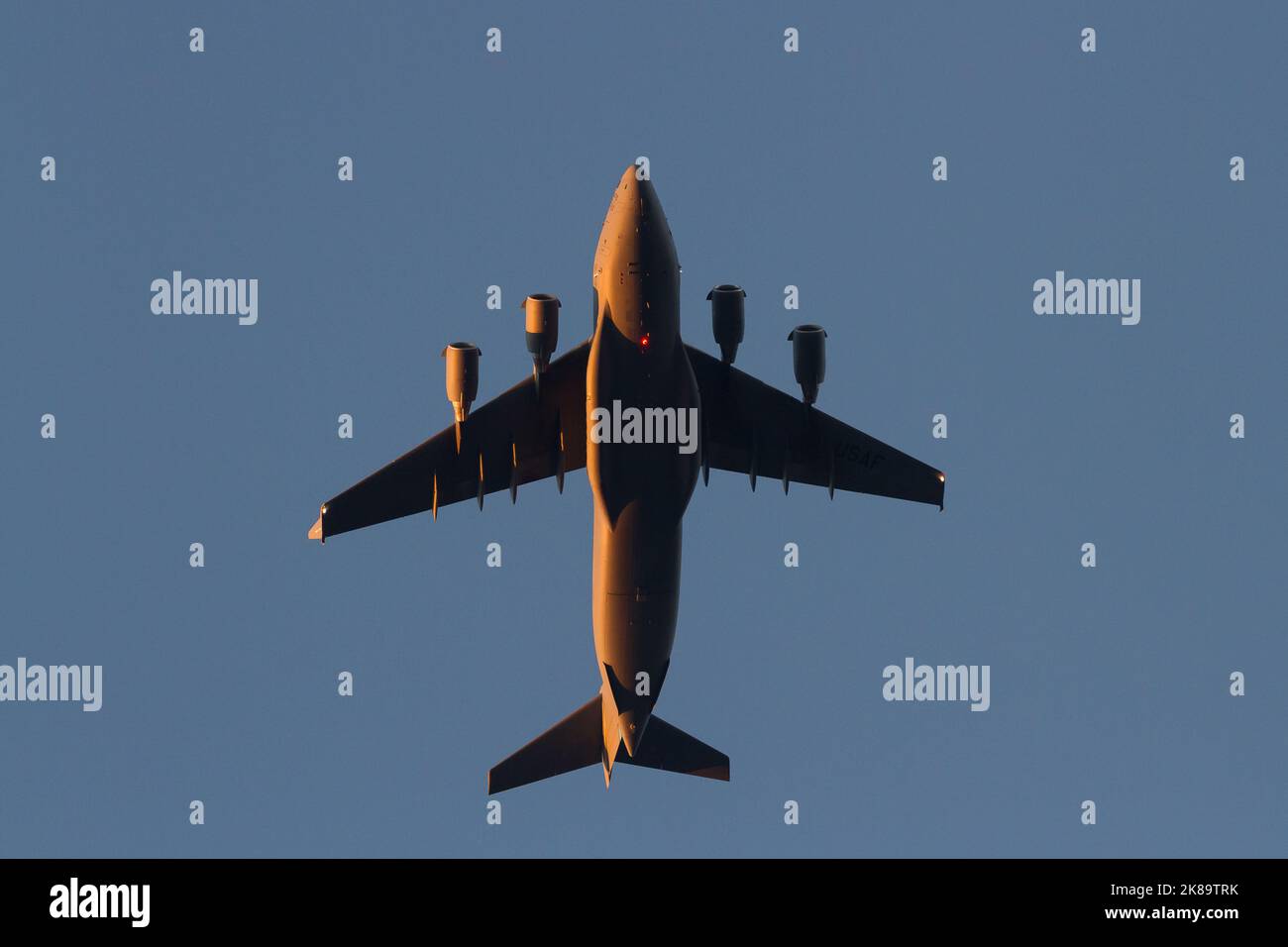 Boeing c17 globemaster underside hi-res stock photography and images - Alamy