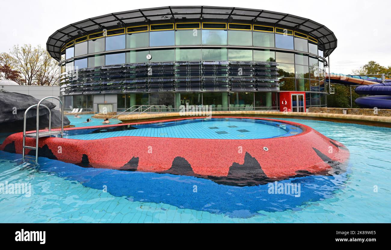 PRODUCTION - 21 October 2022, Thuringia, Hohenfelden: The water in the ...