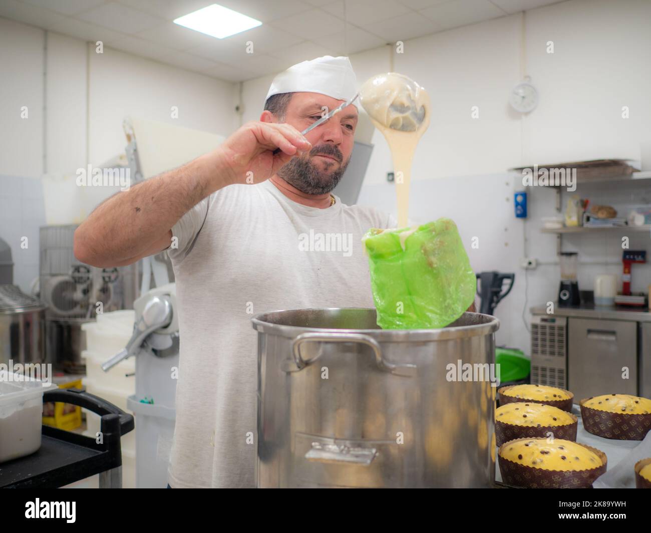 chef preparing bag for topping sweets at the bakery Stock Photo - Alamy