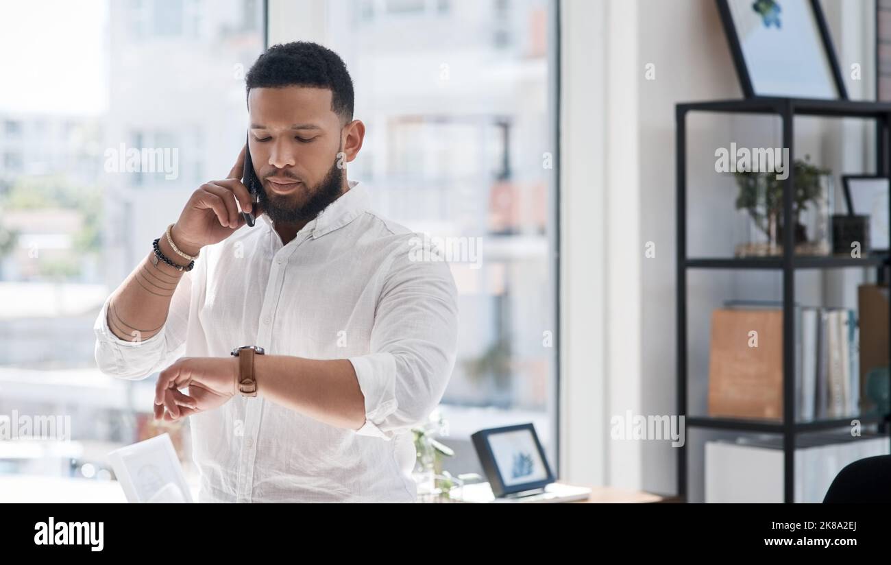 Employee checking real time hi-res stock photography and images - Alamy