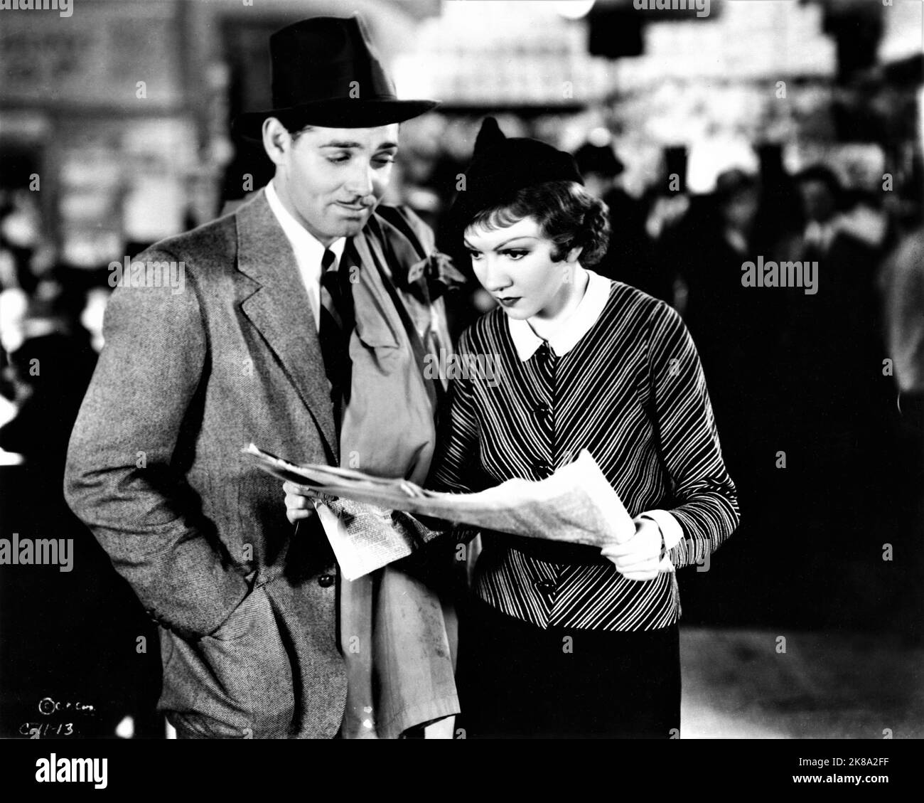 CLARK GABLE and CLAUDETTE COLBERT in IT HAPPENED ONE NIGHT 1934 ...