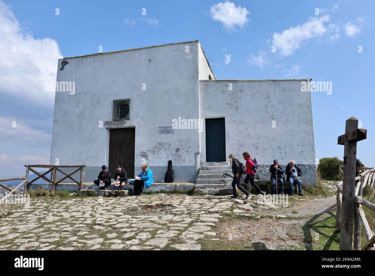 Chiesa di massa hi-res stock photography and images - Alamy