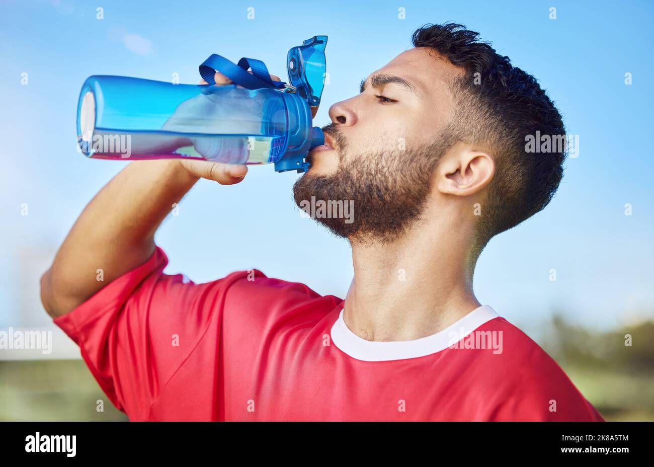 Soccer player drinking field hi-res stock photography and images - Alamy