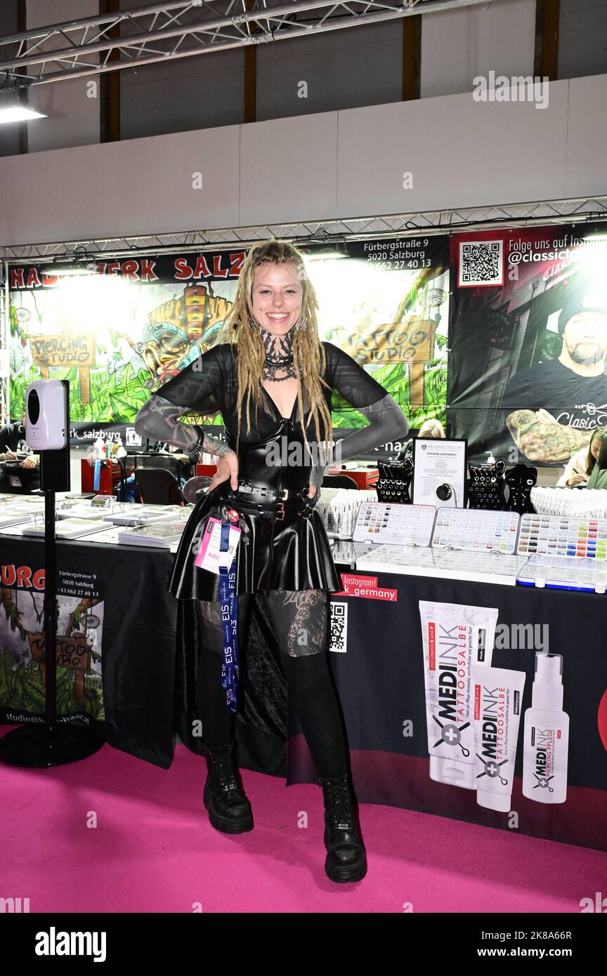 Tatjana Wolf auf der 25. Venus Berlin 2022 in den Messehallen unter dem ...