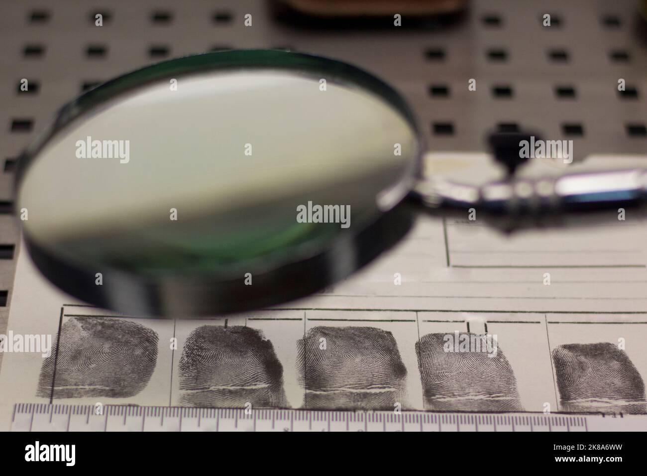 Magnifying glass and fingerprint hi-res stock photography and images ...