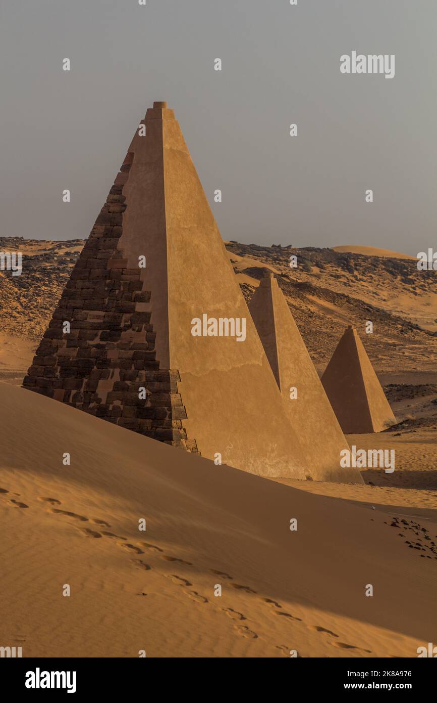 Pyramids of meroe sudan hi-res stock photography and images - Alamy