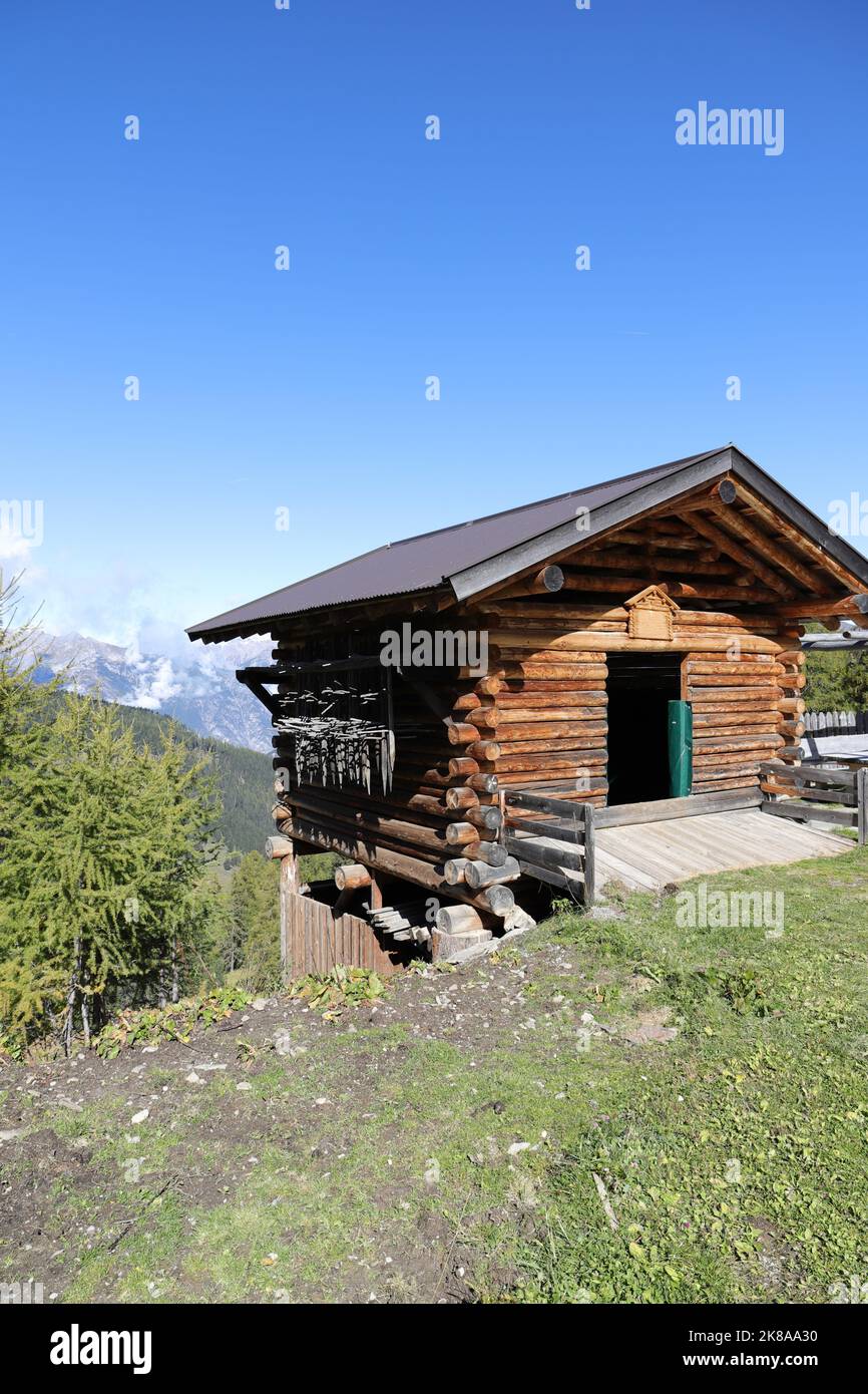 Crooked barn hi-res stock photography and images - Alamy