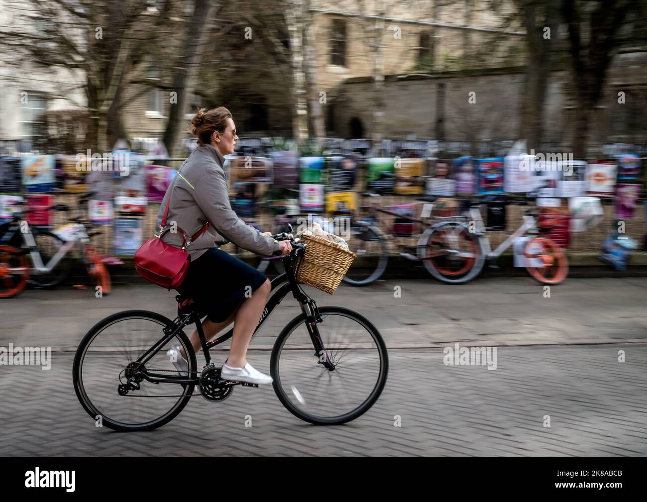 Bicycling in cambridge hi-res stock photography and images - Alamy
