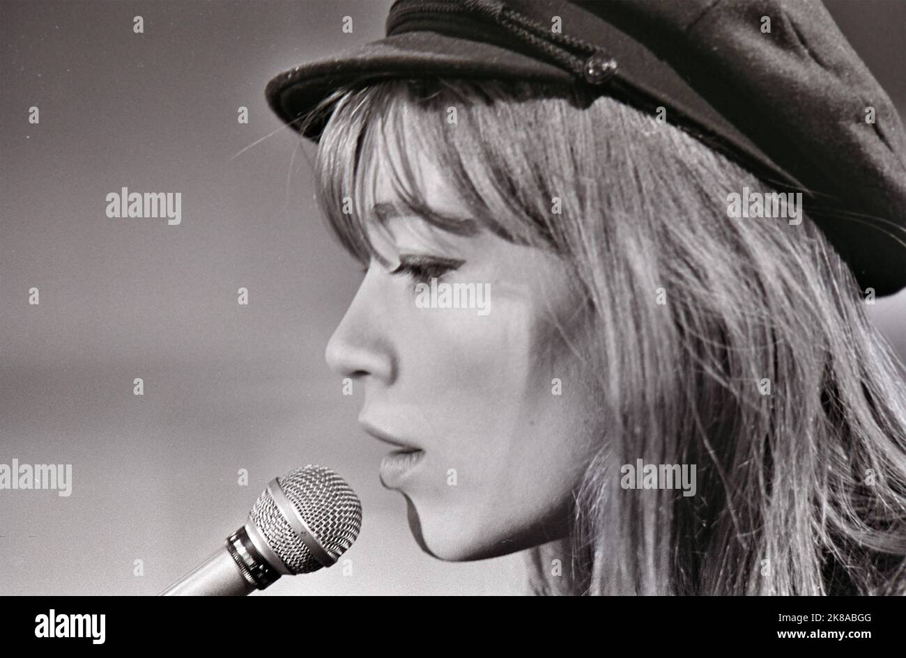 FRANCOISE HARDY French singer on Ready, Steady, Go ! in November 1965 ...