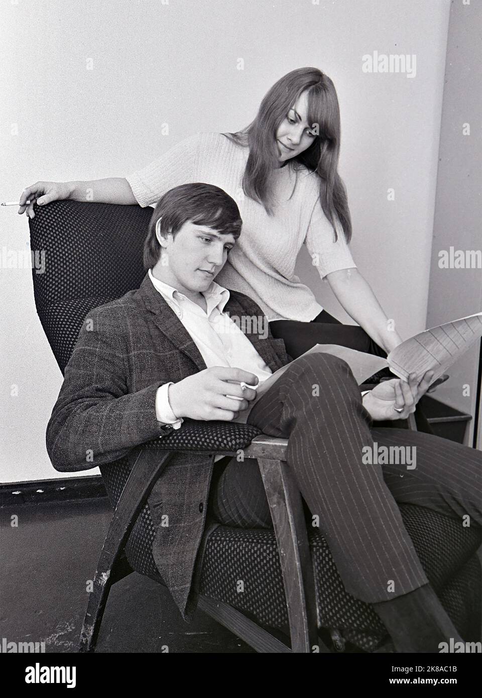 WAYNE FONTANA English pop singer with his wife Suzanne in September ...