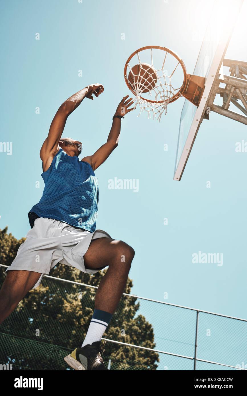 Teens playing basketball outside hi-res stock photography and images ...