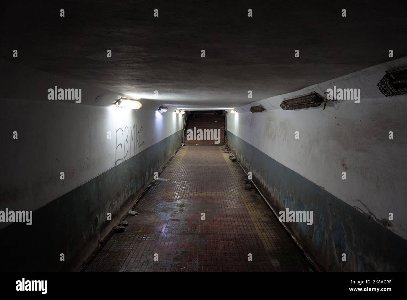 Spooky alley way hi-res stock photography and images - Alamy