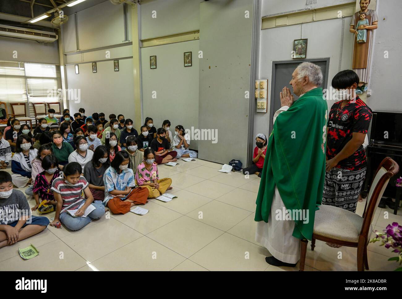 Father Joseph H. Maier, 82, of the USA conducts a ceremonial mass at ...