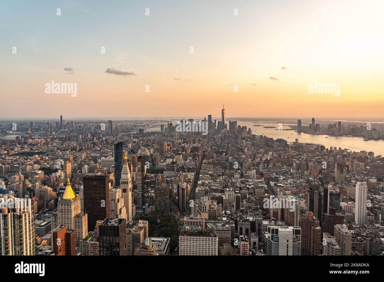 New york golden skyline hi-res stock photography and images - Alamy