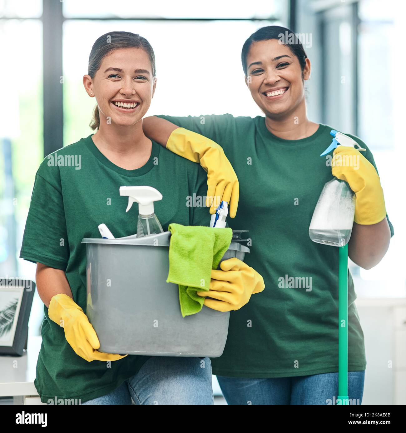 Office cleaning hi-res stock photography and images - Alamy