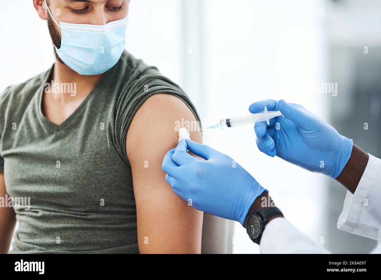 African nurse closeup injecting hi-res stock photography and images - Alamy