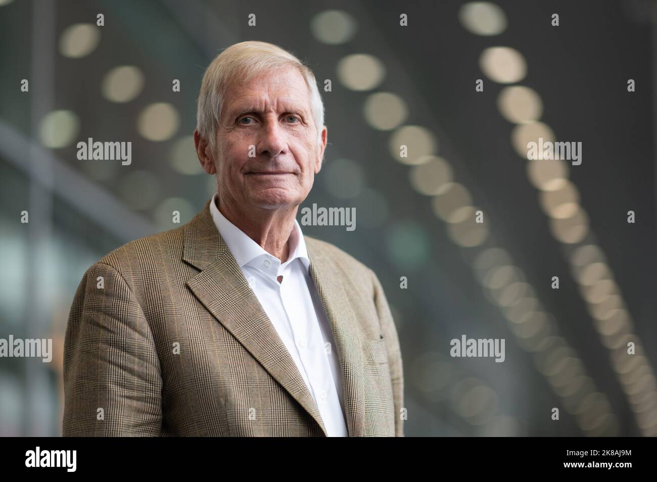 21 October 2022, Hesse, Frankfurt/Main: Ulrich Wickert, journalist and ...