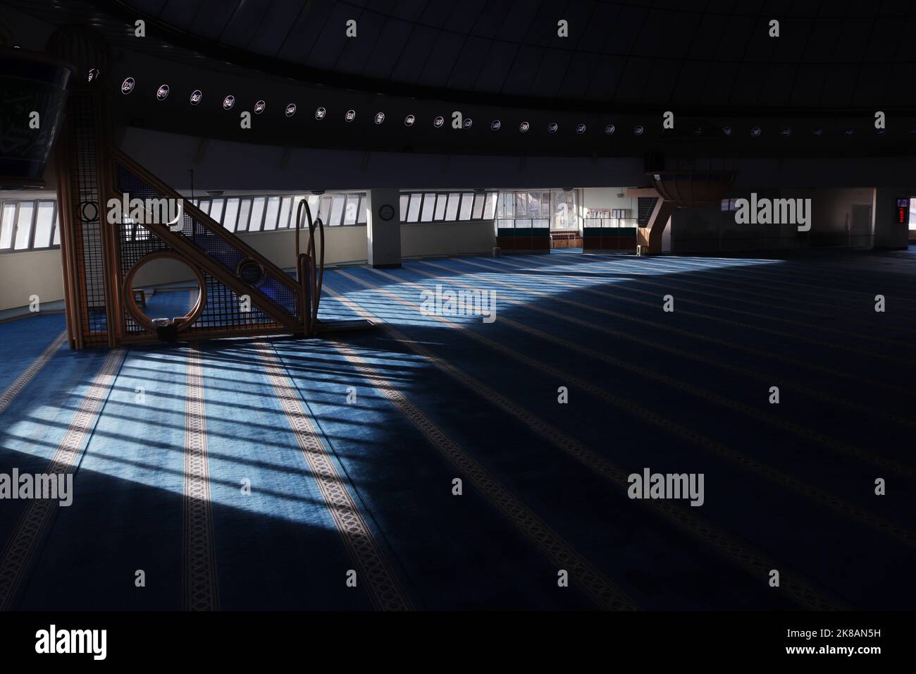 Mosque wall window hi-res stock photography and images - Alamy