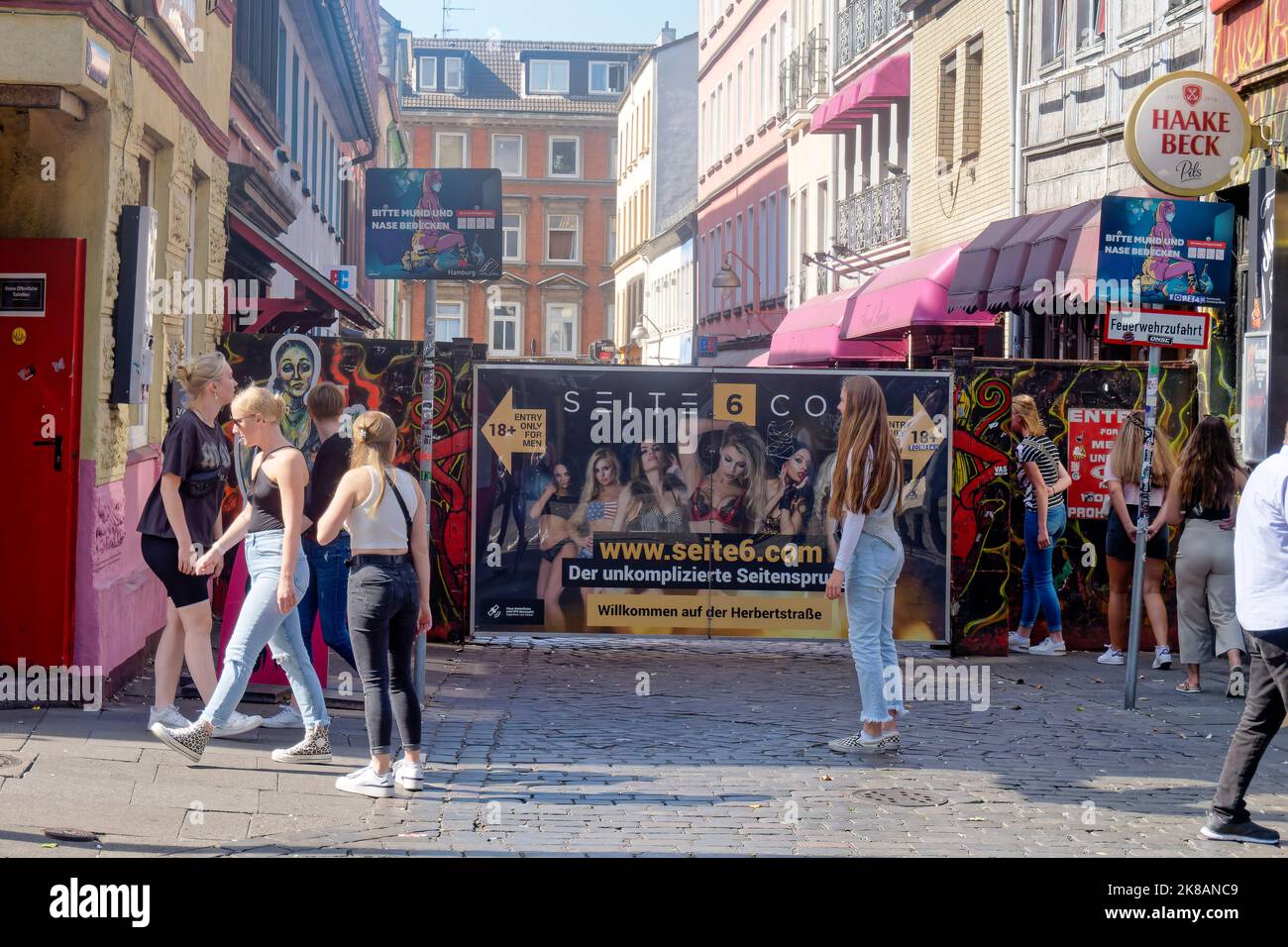 St pauli reeperbahn red light district hi-res stock photography and ...