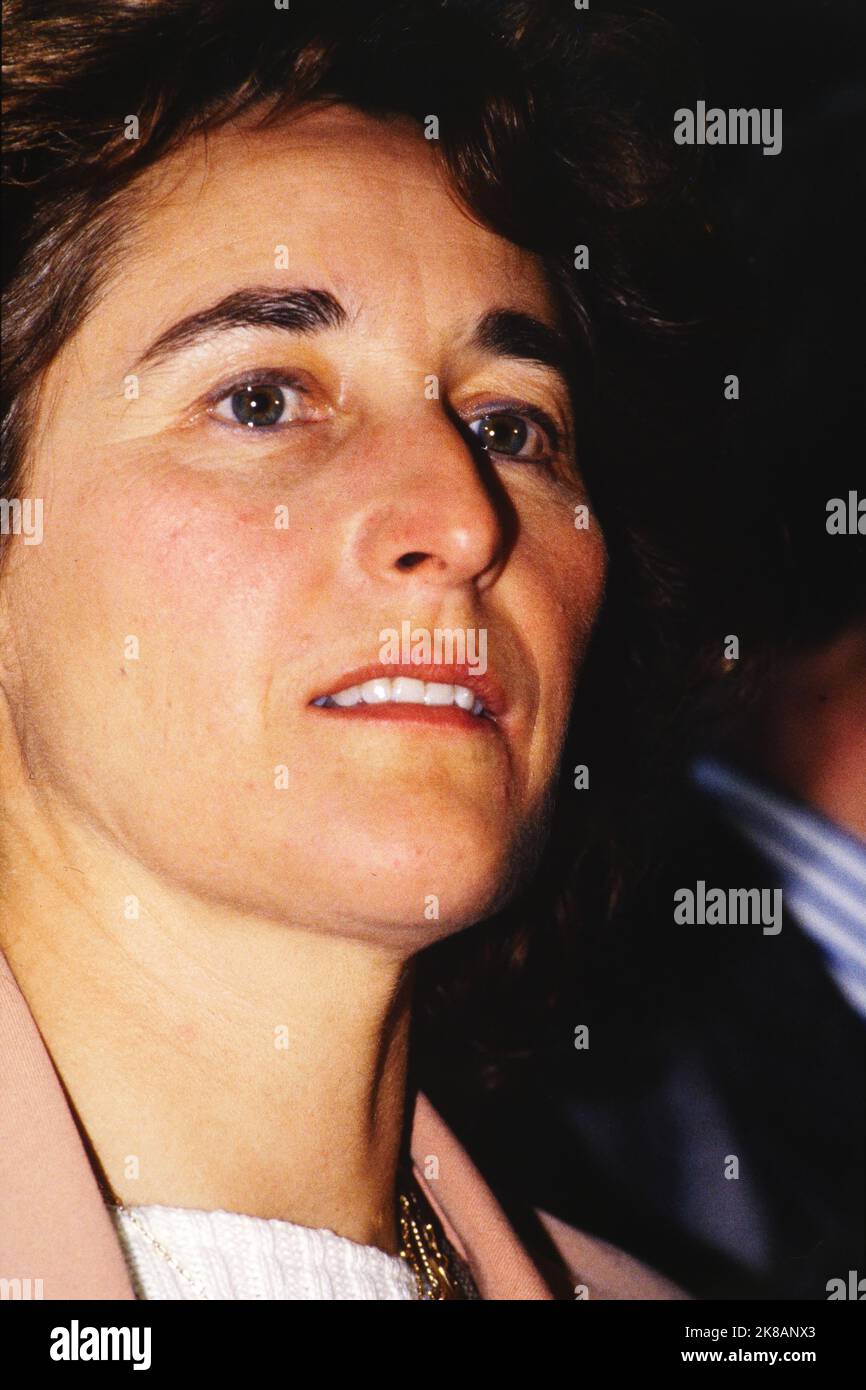 Danielle Lyon's Instagram, Twitter & Facebook on IDCrawl