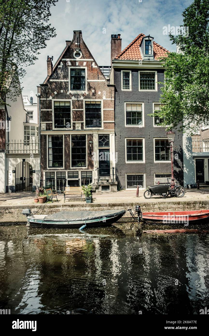 Dutch gabled houses hi-res stock photography and images - Alamy