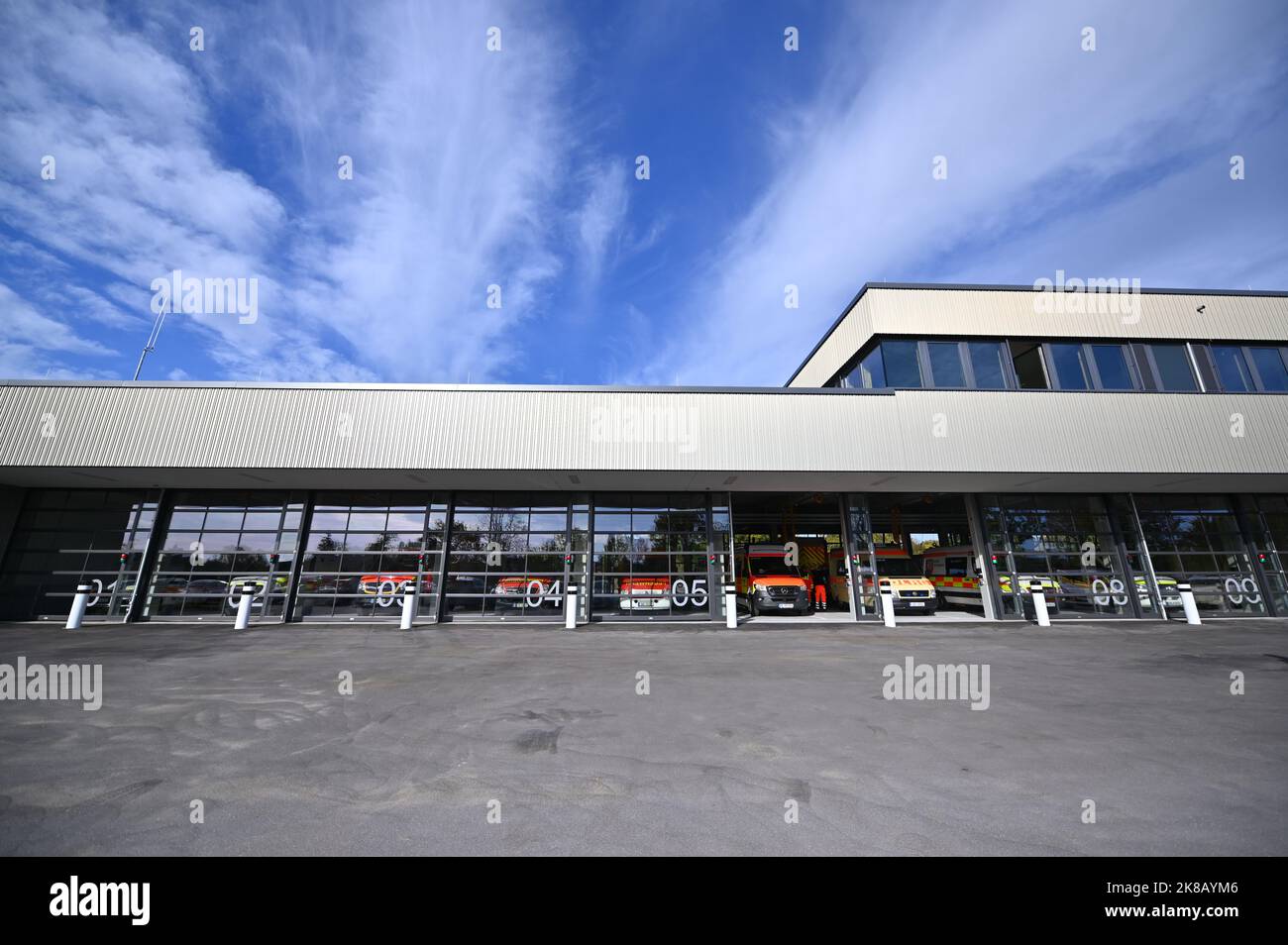 22 October 2022, Schleswig-Holstein, Hammoor: Several emergency ...