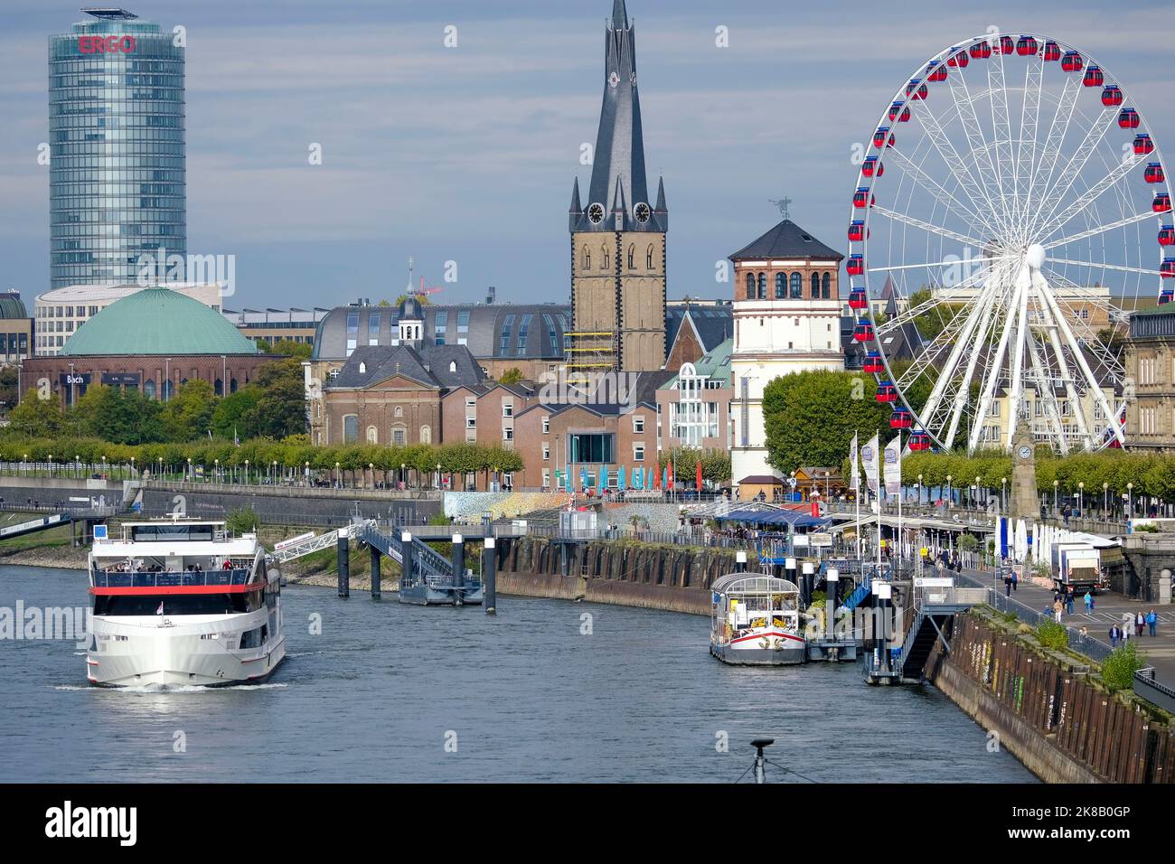 21.10.20221, Duesseldorf, Nordrhein-Westfalen, Deutschland - Blick von ...